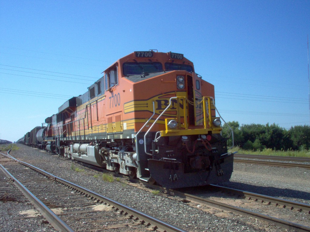BNSF ES44DC 7700